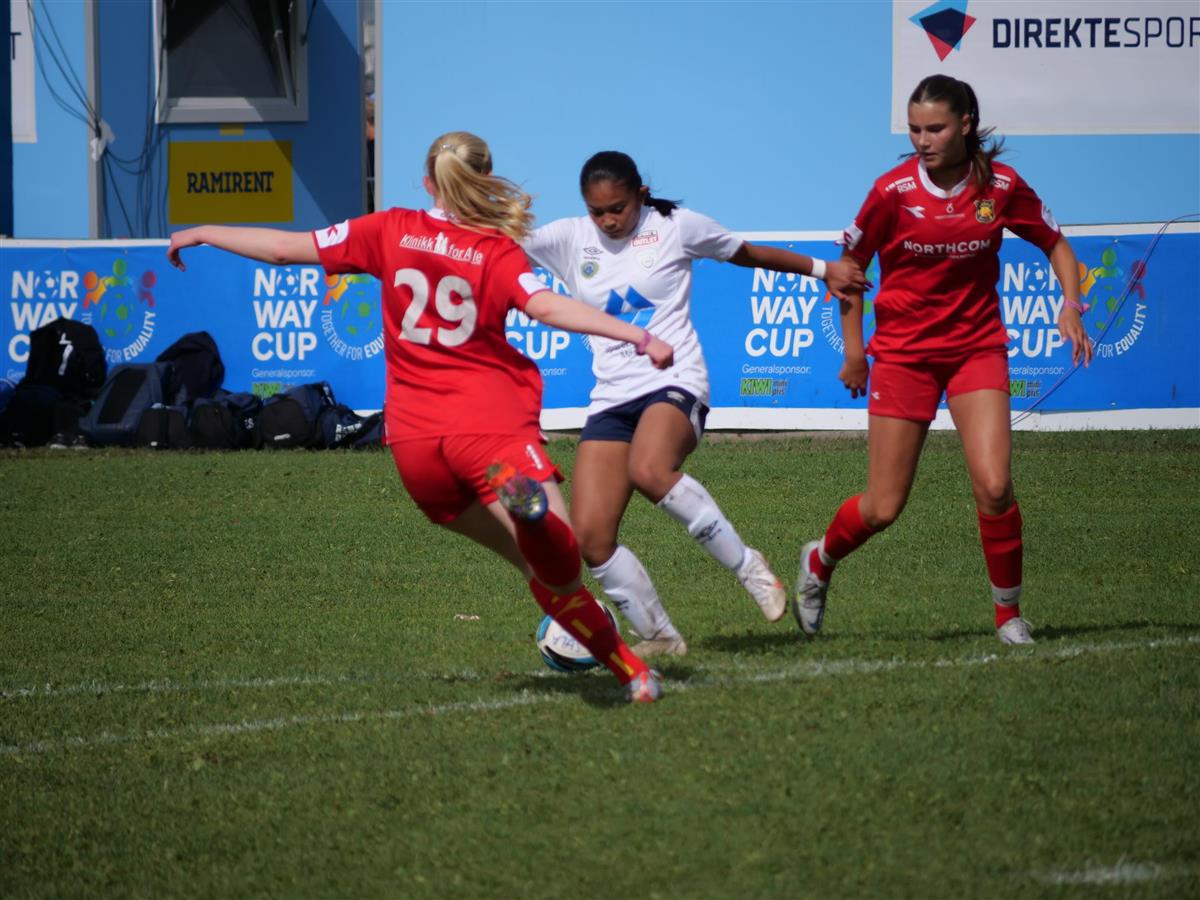 Bli med på Thon Jentecamp under Norway Cup 2024! - Norway Cup